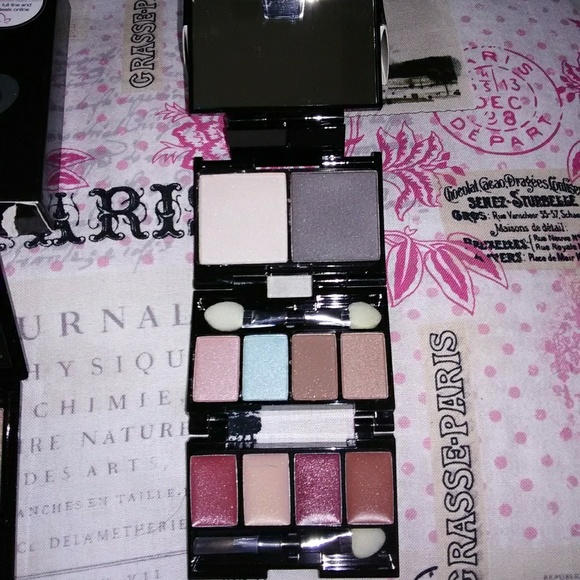 ME Makeover Essentials | Makeup | Me Makeover Essentials Makeup Lot ...